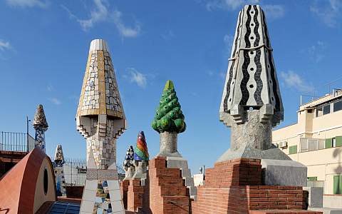 13 Œuvres Iconiques d'Antoni Gaudí