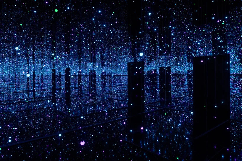 Yayoi Kusama's Mind-Blowing Infinity Mirror Room