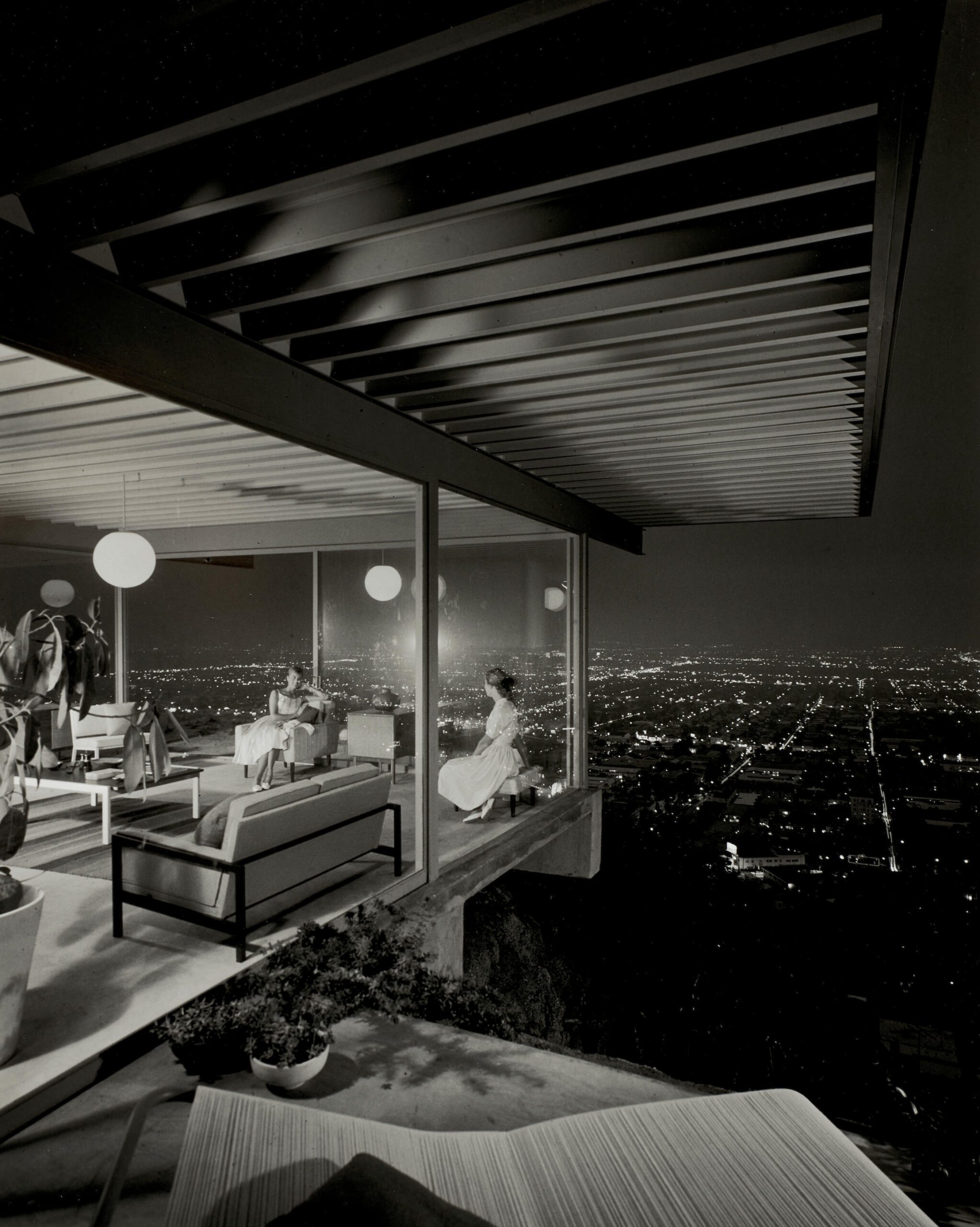 Exploring Case Study House #22 by Julius Shulman