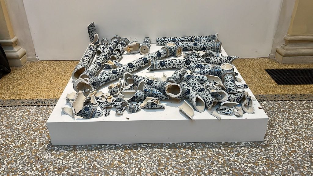 What's with Ai Weiwei's art and ceramics shattering?