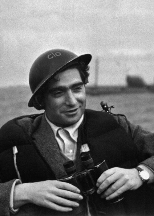 US troops assault Omaha Beach during the D-Day landings. Normandy ...