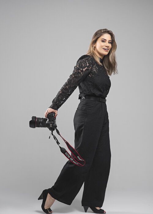 Green Bloom by Bruna Lins Gomes (2025) : Photography Digital on Canvas - Singulart