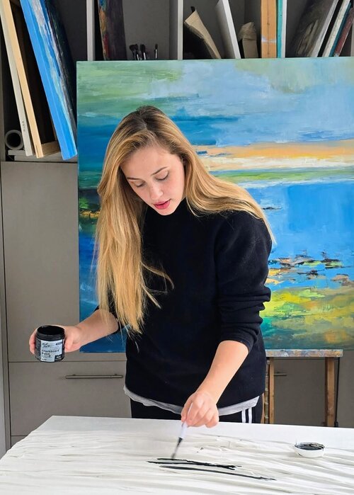 Margarita Manoli: Moldauische Malerin, Bildhauerin - Singulart