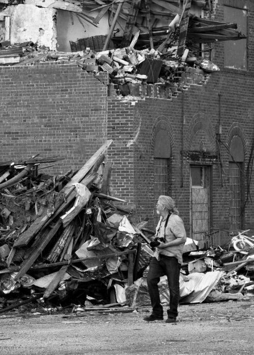 Francisca: Nothing Under the Tree door Joel Dyer (2019) : Fotografie Digitaal op Papier - Singulart