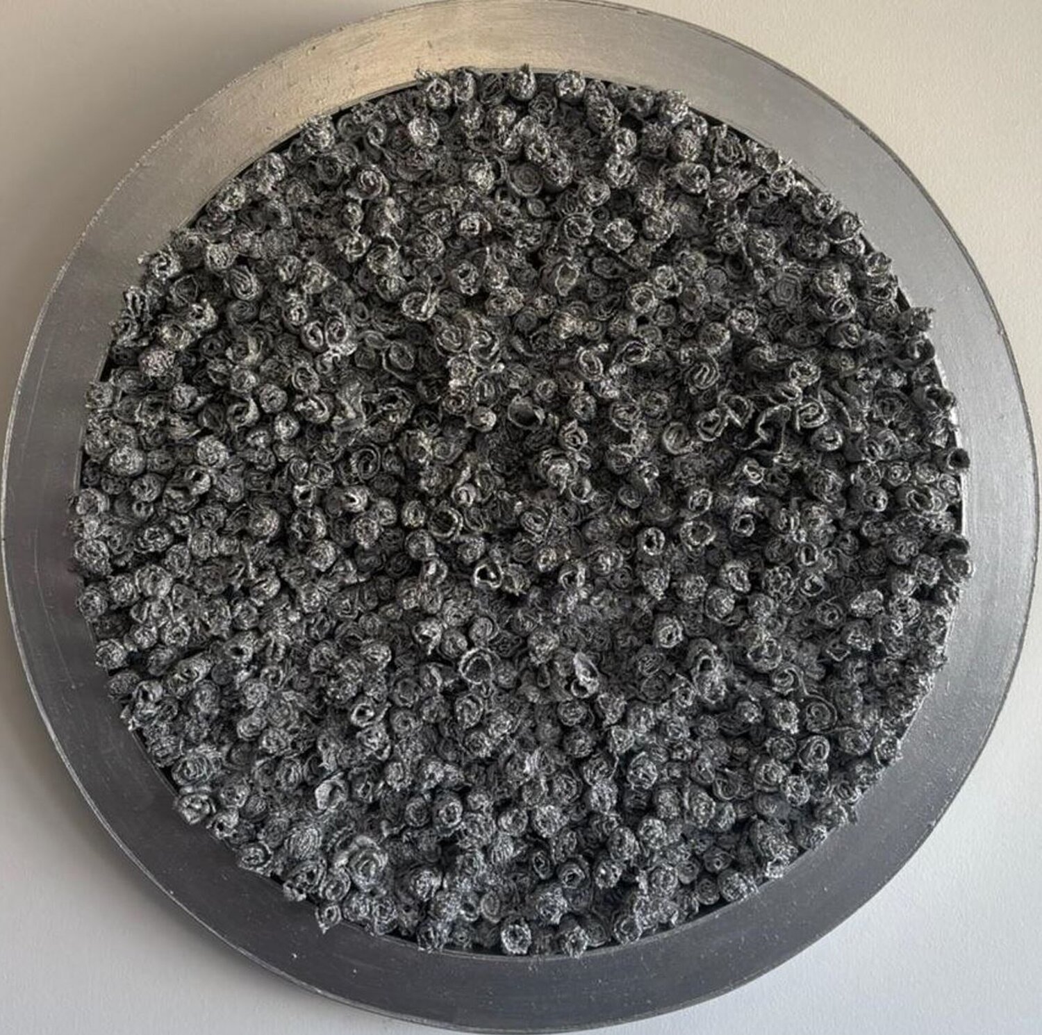 Renoform 006 Silver de Madam P (2025) : Sculpture Acrylique, Textile ...