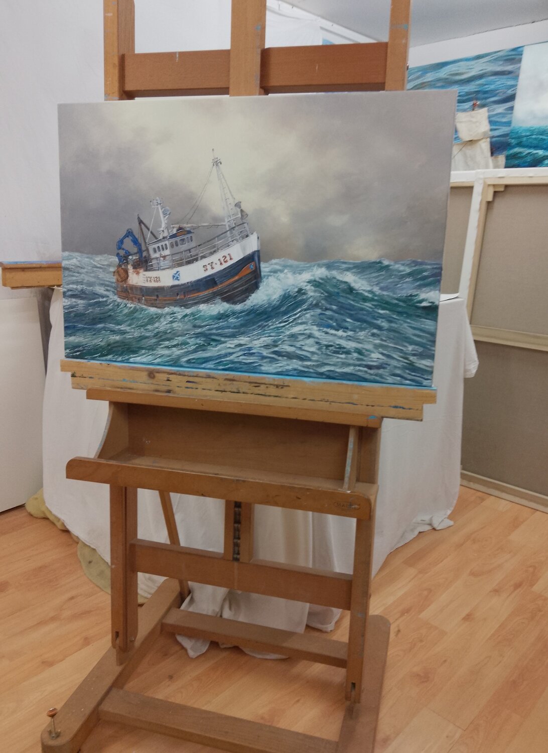 HOMEWARD BOUND IN HEAVY SEAS von Peter Goodhall (2025): Malerei Öl auf ...