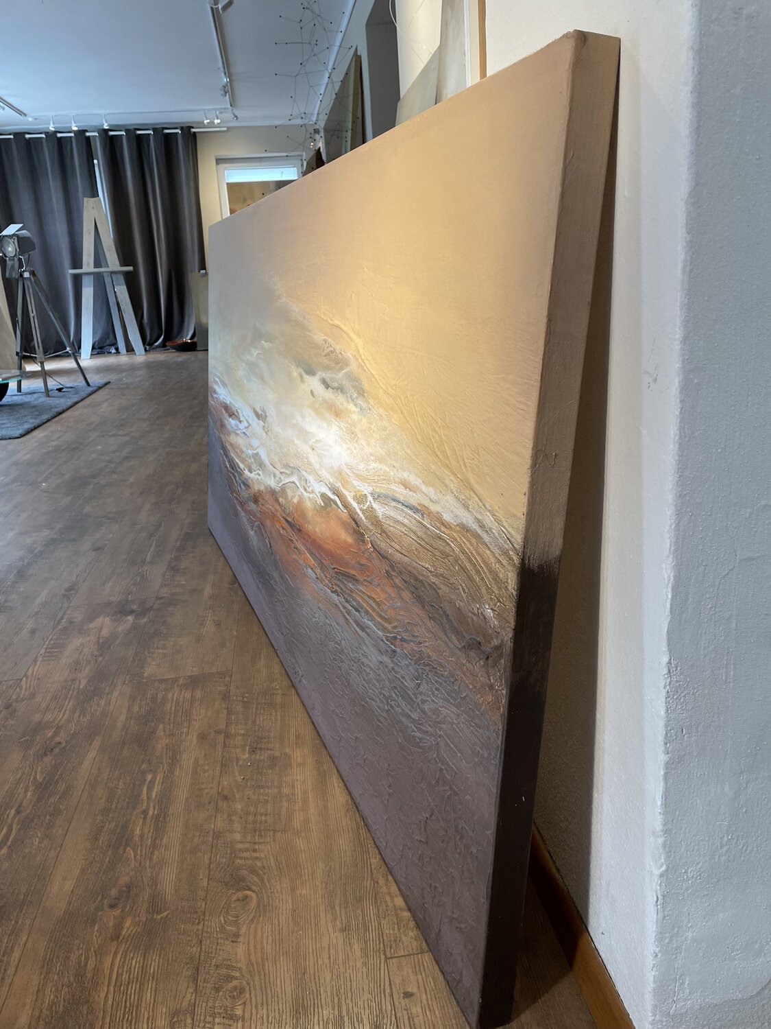 NEUBEGINN von Brigitta Maria Kaiser (2022): Malerei Vergoldung, Erde ...