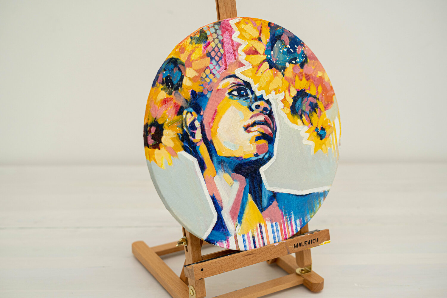 INIMITABLE WOMAN– Triptych wall art, small round canvas, female ...
