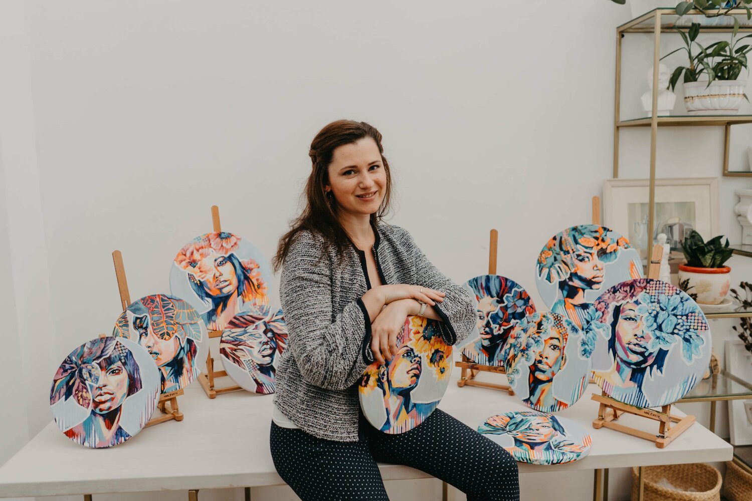 INIMITABLE WOMAN– Triptych wall art, small round canvas, female ...