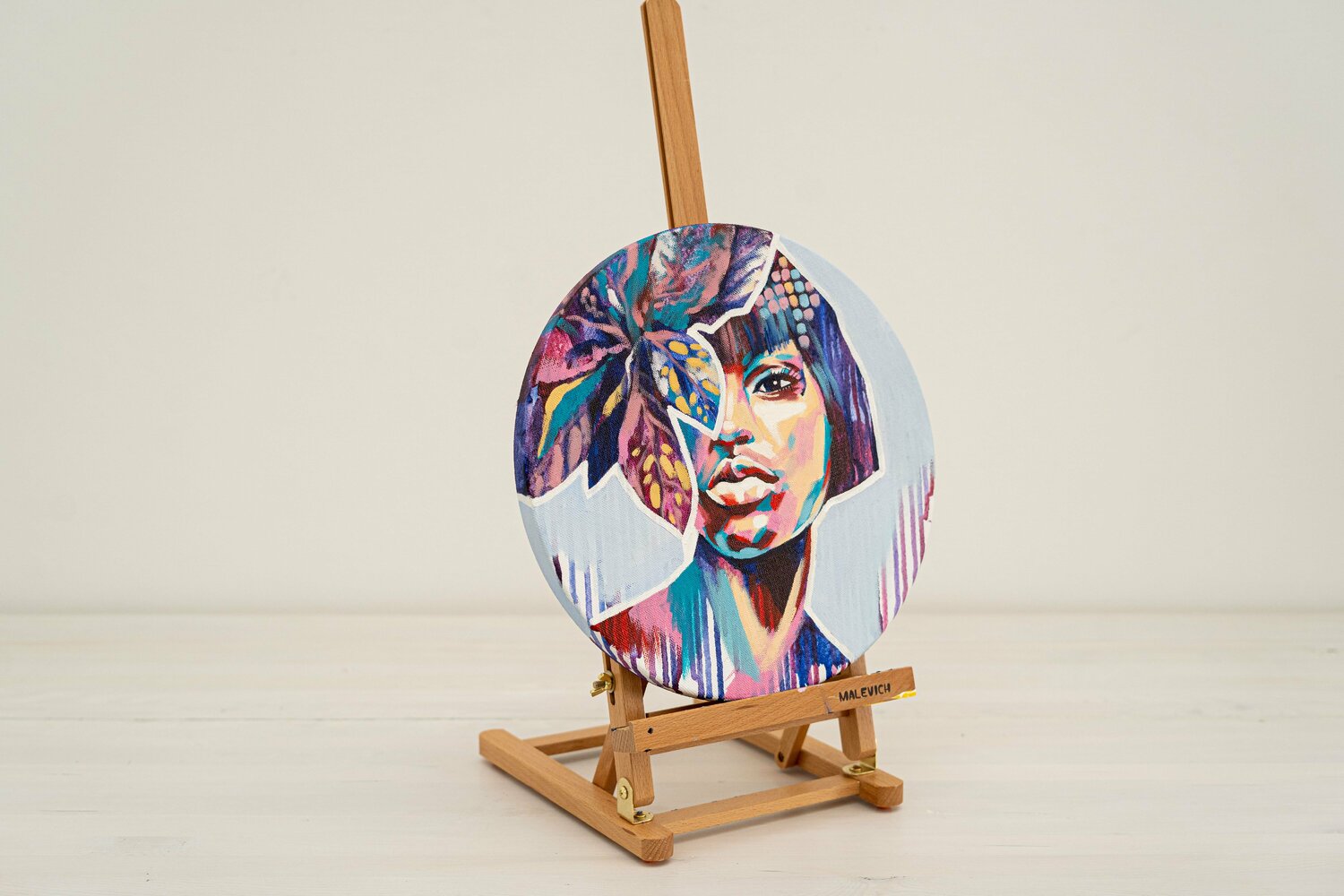 INIMITABLE WOMAN– Triptych wall art, small round canvas, female ...