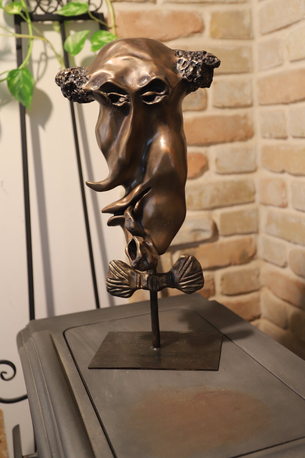 Dandy Mask by Malka Tsentsiper (2025) : Sculpture Bronze - Singulart