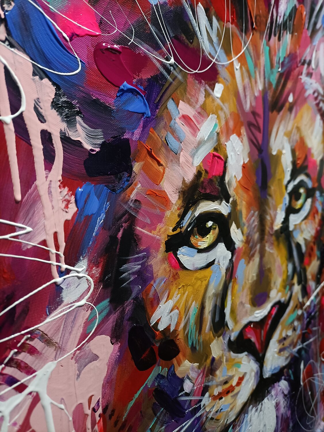 The king lion - colorful portrait lion, viva magenta color Pantone 2023 ...