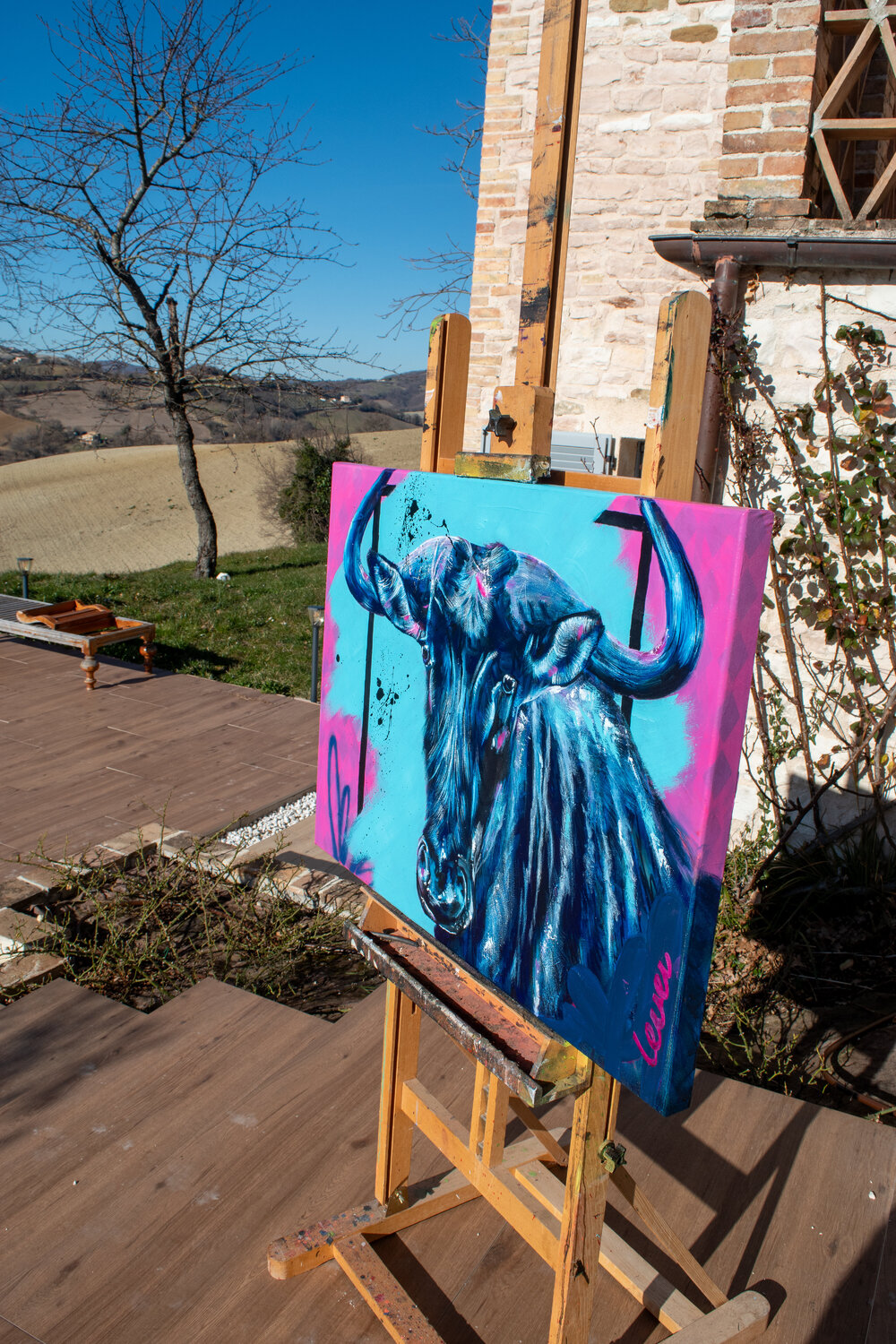 Wildebeest Wonder von Bianca Lever (2024): Malerei Öl, Graffiti auf ...