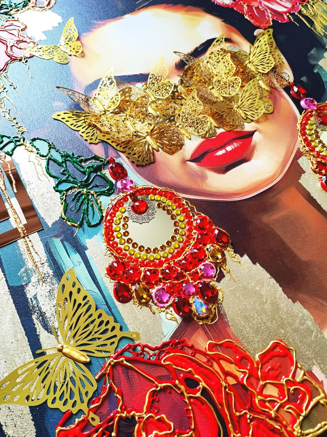 Frida - faceless portrait woman art with mirrors & crystals. Floral ...