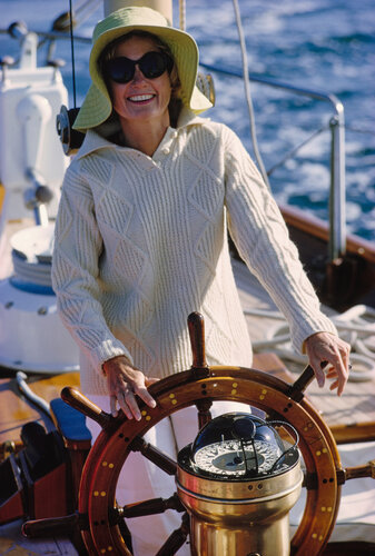 Hotel Beverly Hills 1957 Limited Edition Estate by Slim Aarons (1957 ...