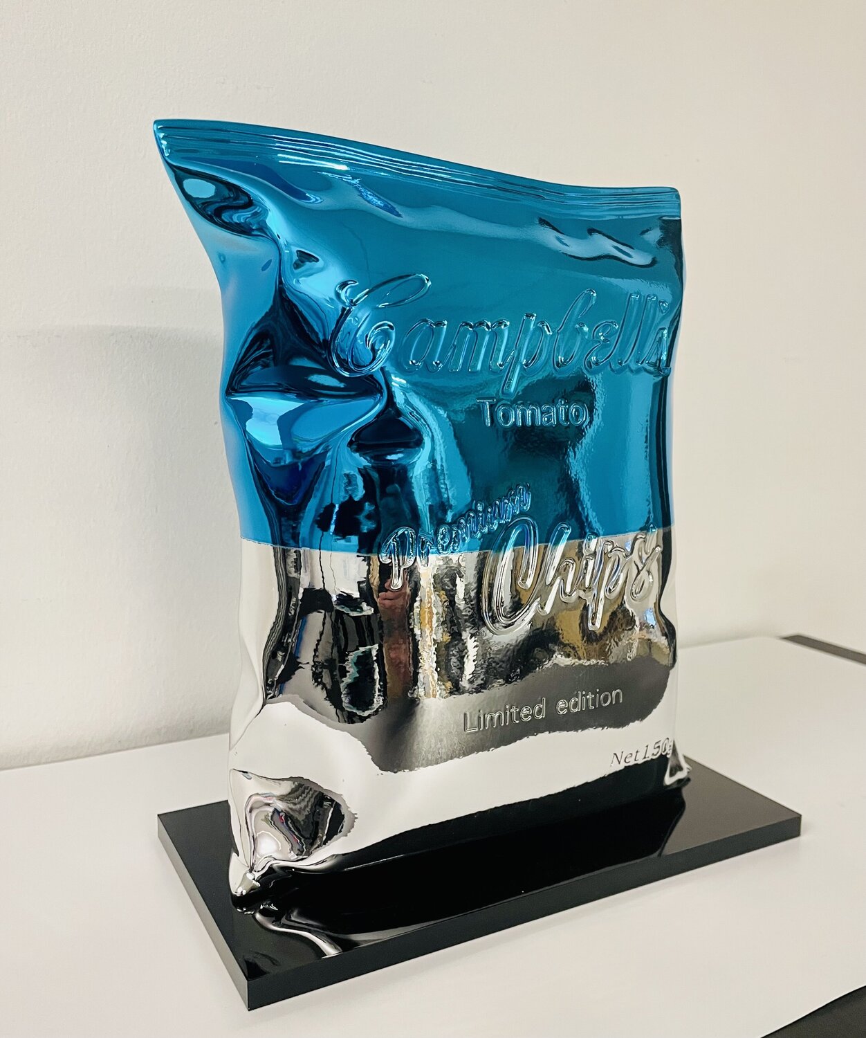 AMAZING CHIPS von N NATHAN (2023): Skulptur Harz - Singulart