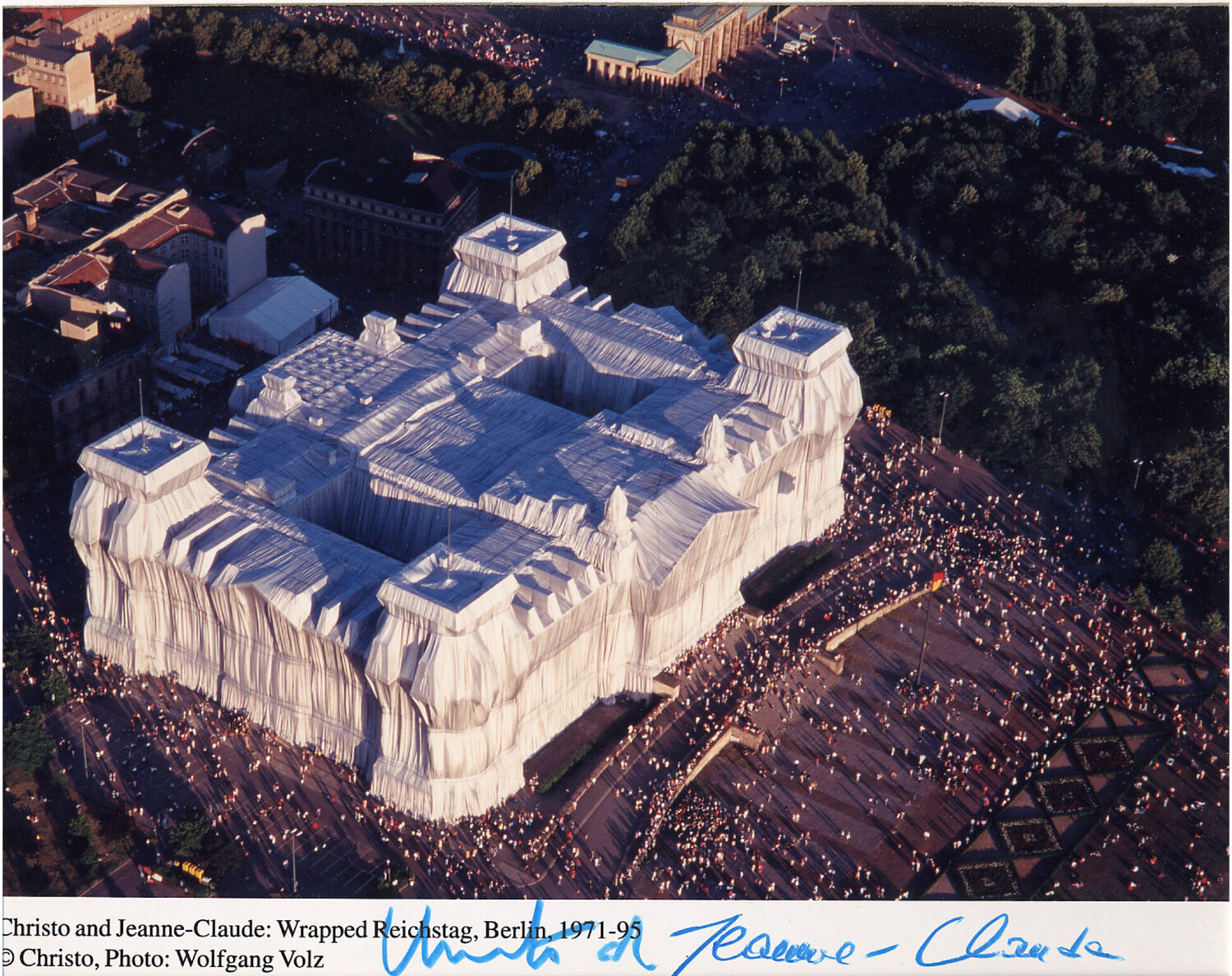 Wrapped Reichstag by Christo and Jeanne-Claude (1995) : Photography ...