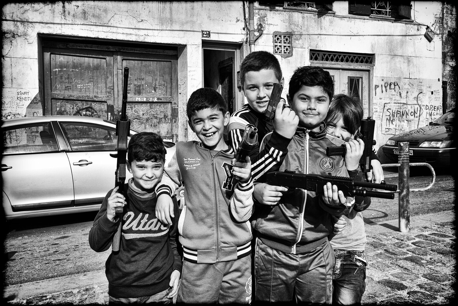When Guns Makes Kids Smile by Grégory Herpe (2015) : Photography ...