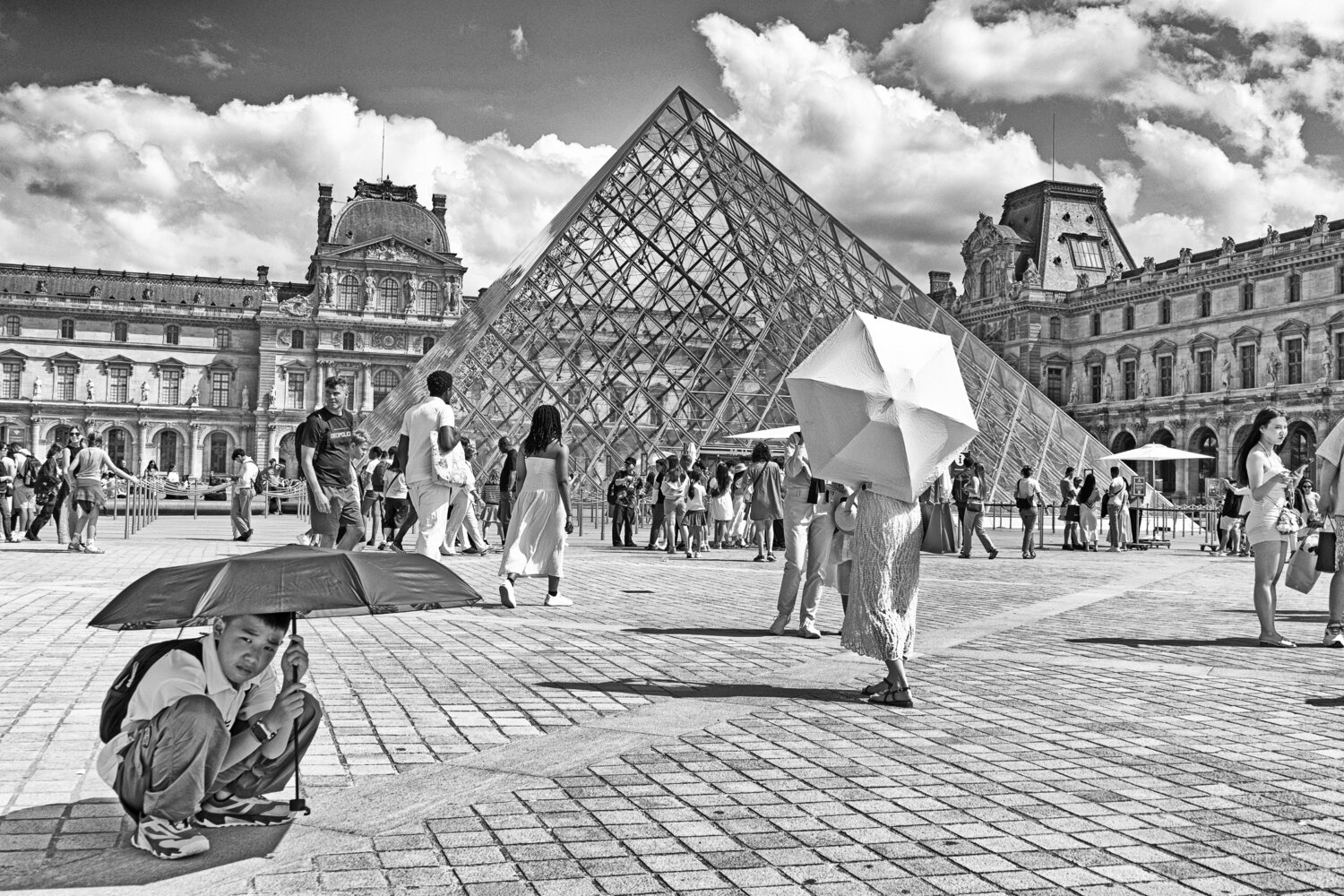 The Louvre Pyramid de Grégory Herpe (2025) : Photographie Digital sur ...