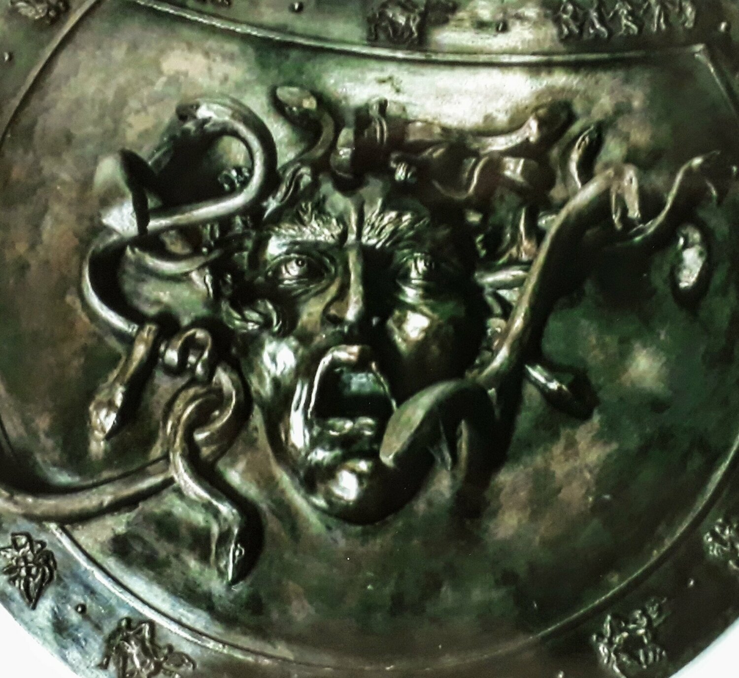 Perseus' shield by Barry Davies RCA (2016) : Sculpture Bronze - Singulart