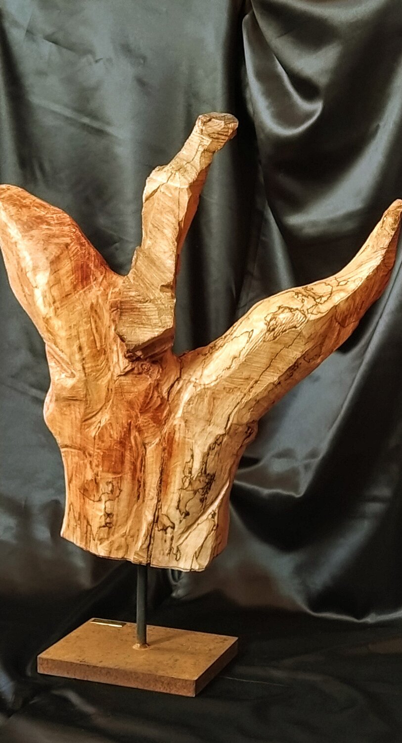 L'abbraccio di Luca Tassone (2024): Scultura a Legno - Singulart