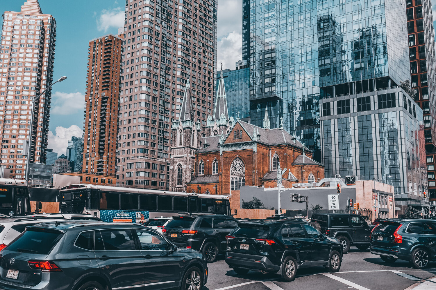 New York: Glas, Backstein, Autos – alles zusammen in einem Bild! von ...