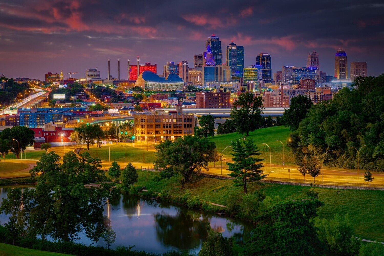 Downtown Drama by Jack Hayhow (2020) : Photography Hybrid - Singulart