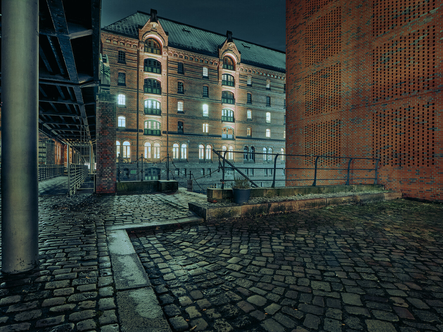 Hamburg, Speicherstadt VIII by Ben Hupfer (2023) : Photography Digital ...