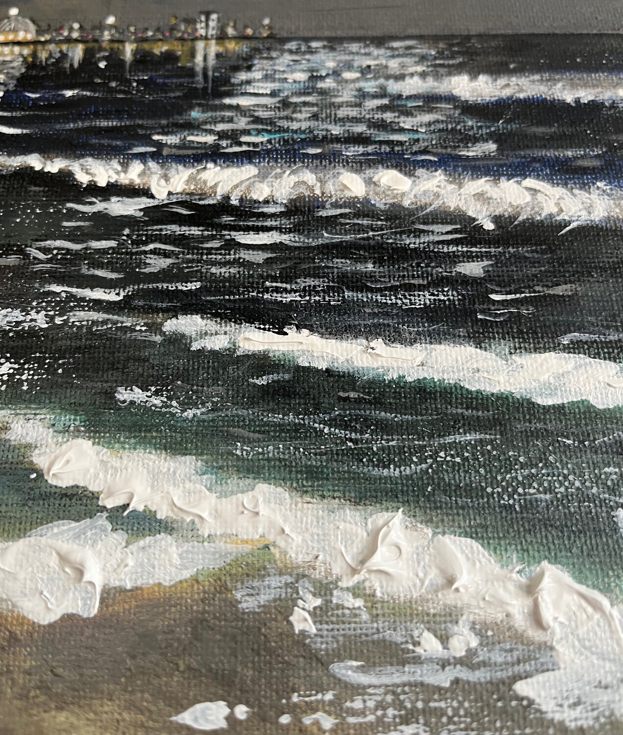 Beach and Urban Skyline Under Full Moon de Samir Farah (2025 ...