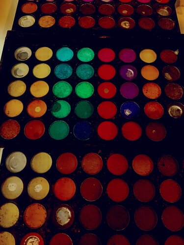 painting walls and faces de Mary Simonsen (2025): Fotografía Digital en ...