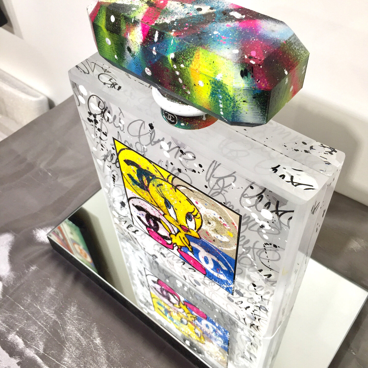 Luxury Chanel n°5, Titi. de Patrick Cornée (2022) : Sculpture Acrylique ...