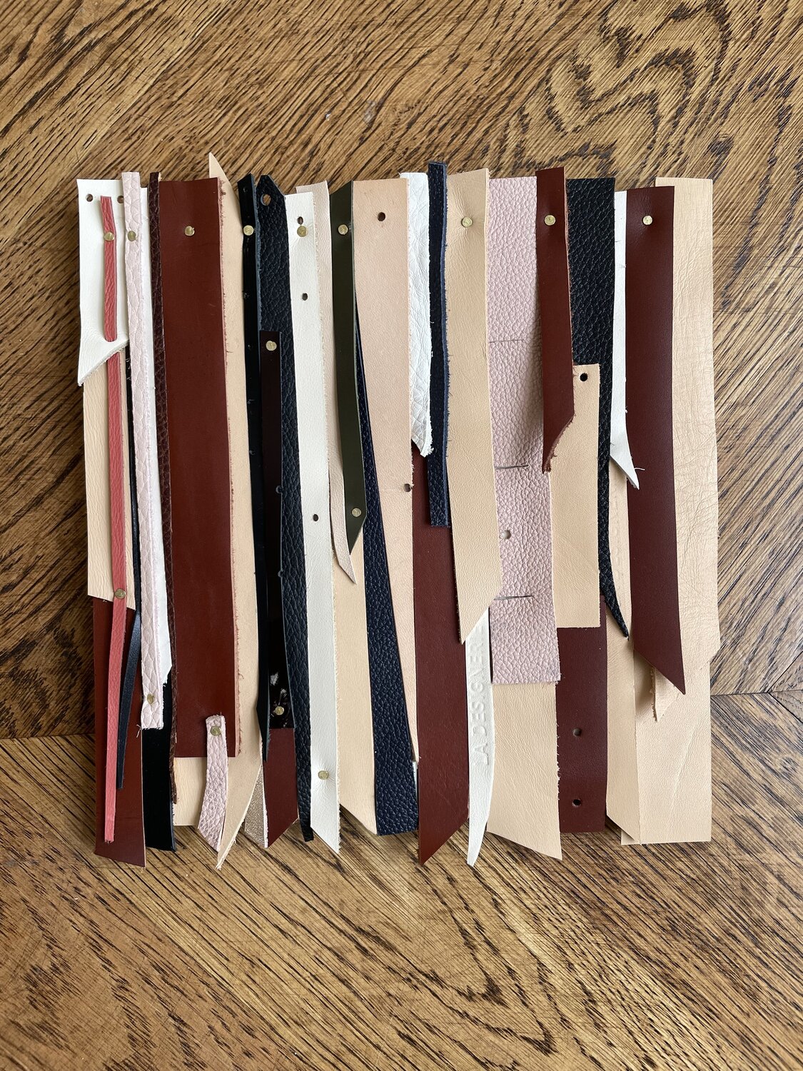 À la lisière du temps - ||| de Aurélie Pellat (2025) : Sculpture Cuir - Singulart